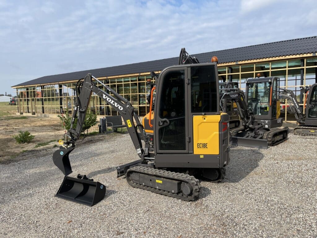 Volvo minigraver EC18E - Servicegarden